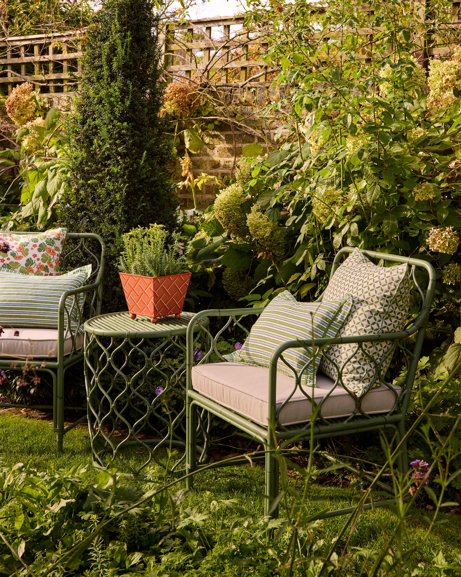 Curato Garden Side Table in Green – Weatherproof Outdoor Furniture by ...